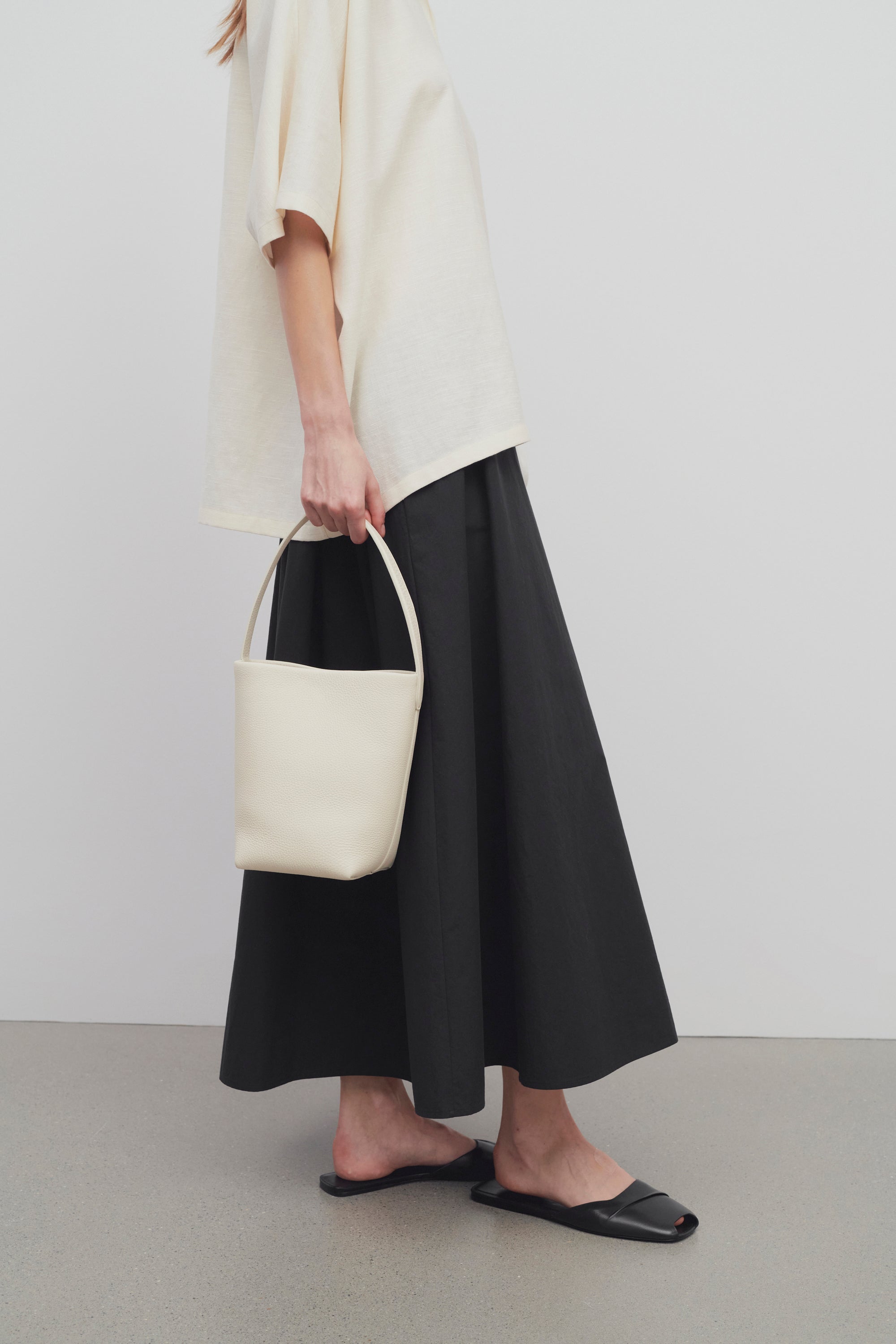 Small N/S Park Tote Bag White in Leather – The Row