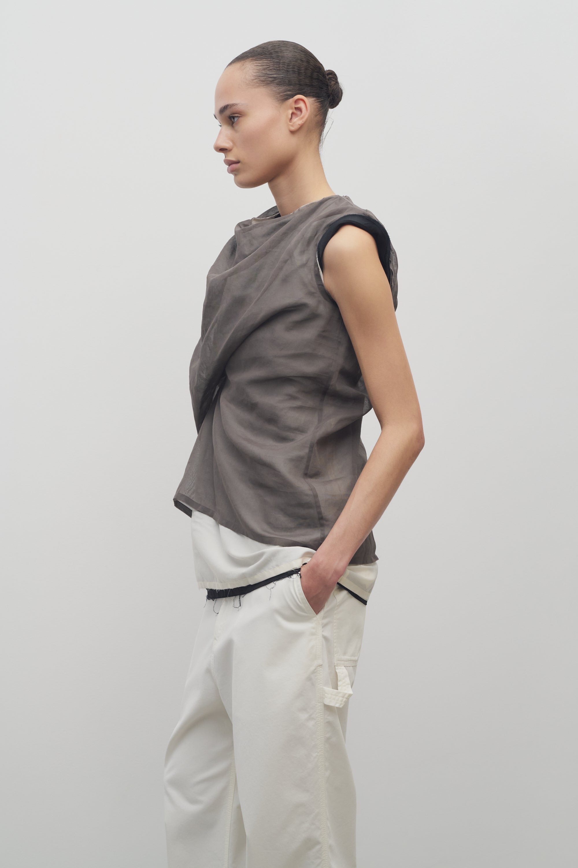 Inawa Top Brown in Cotton – The Row