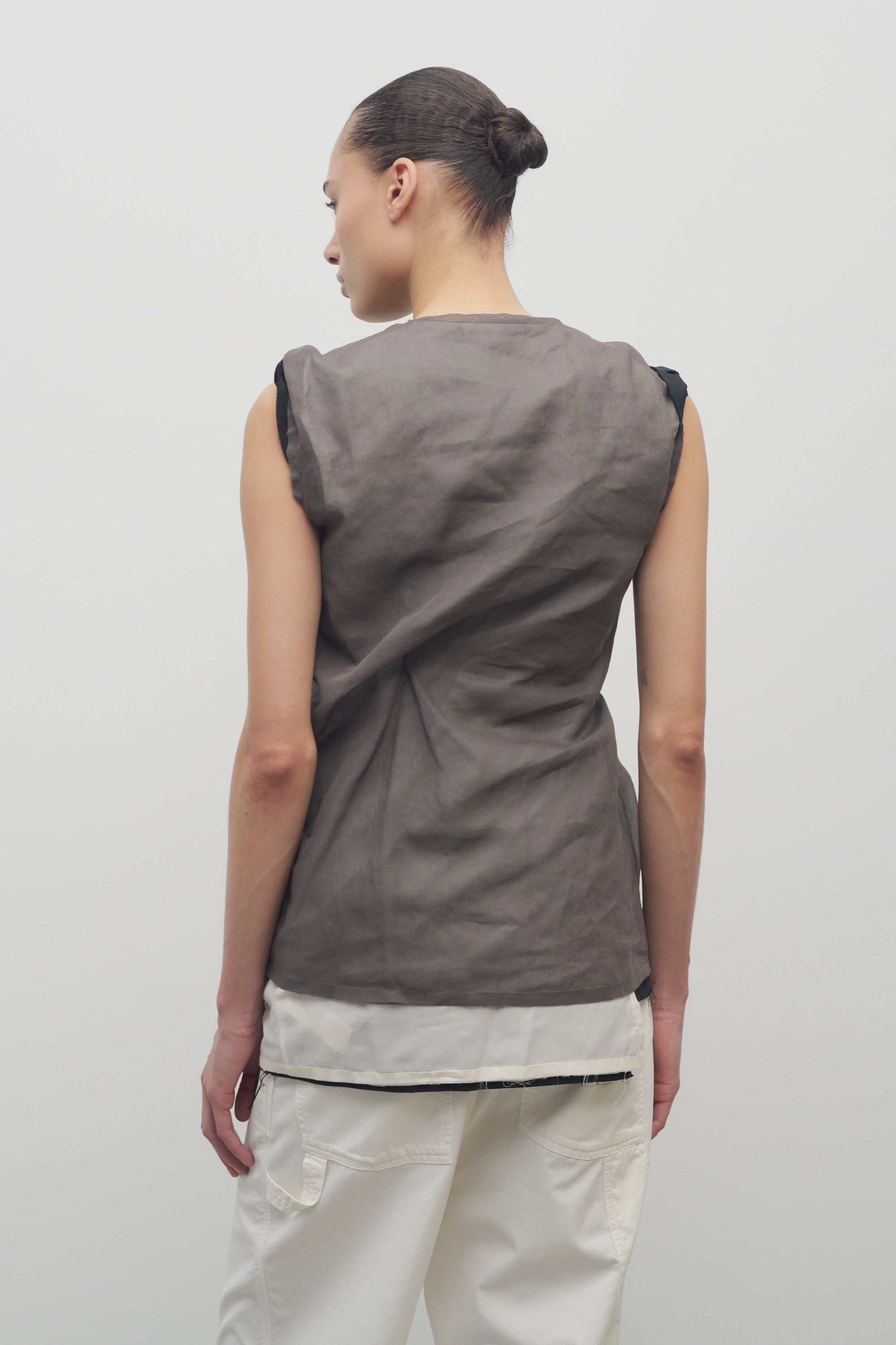 Inawa Top Brown in Cotton – The Row