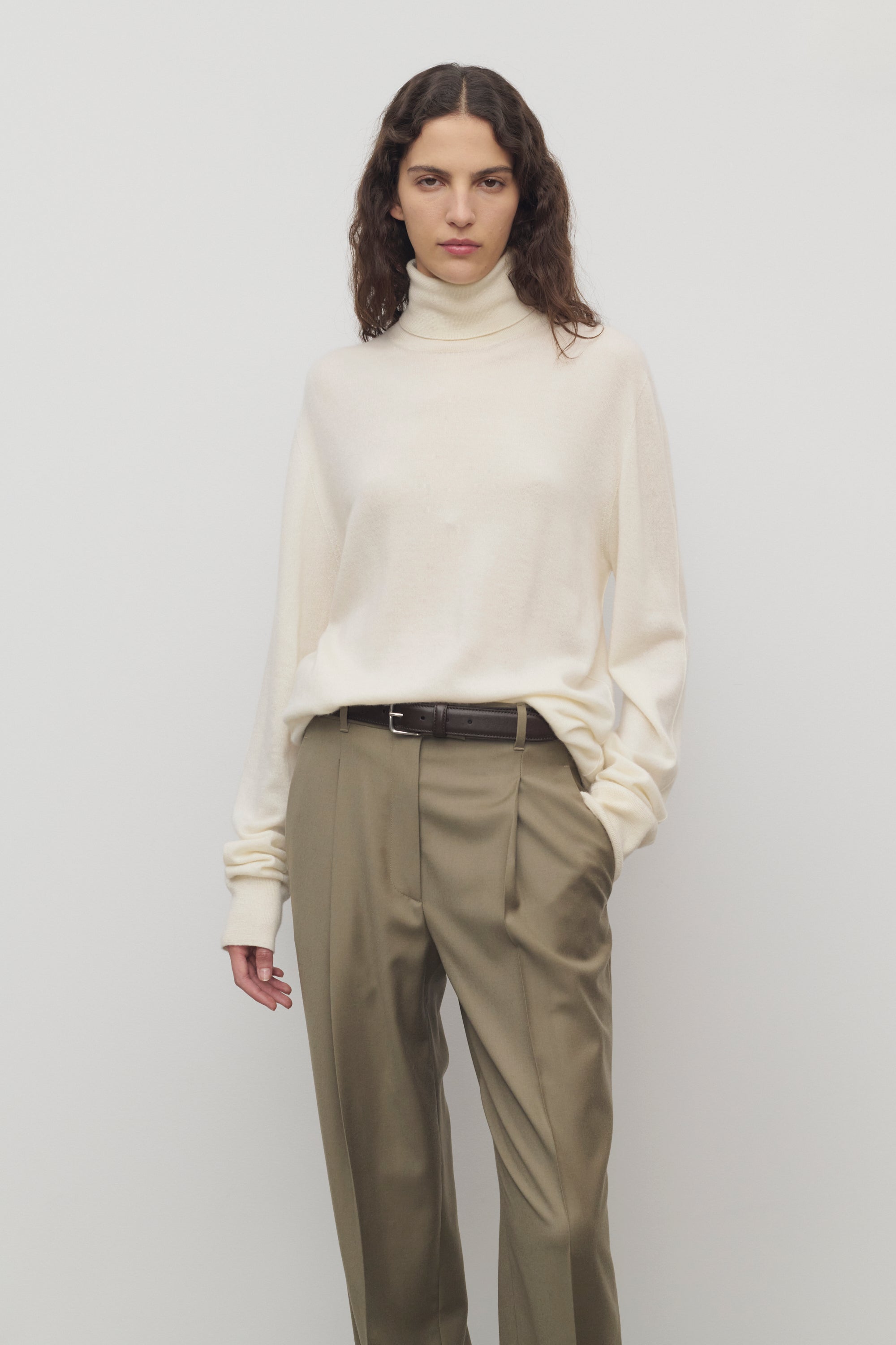 Lizzy Turtleneck White – The Row