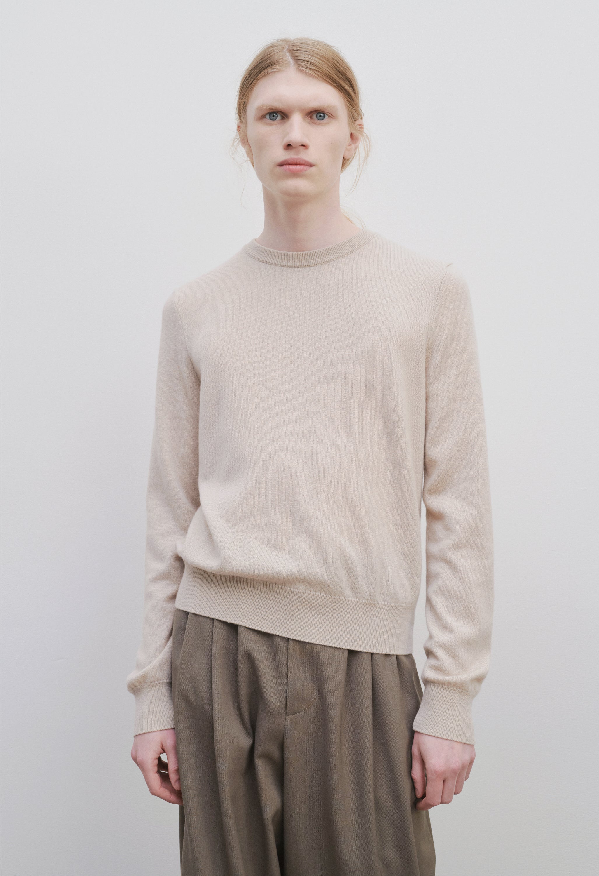 Benji Sweater Beige in Cashmere – The Row