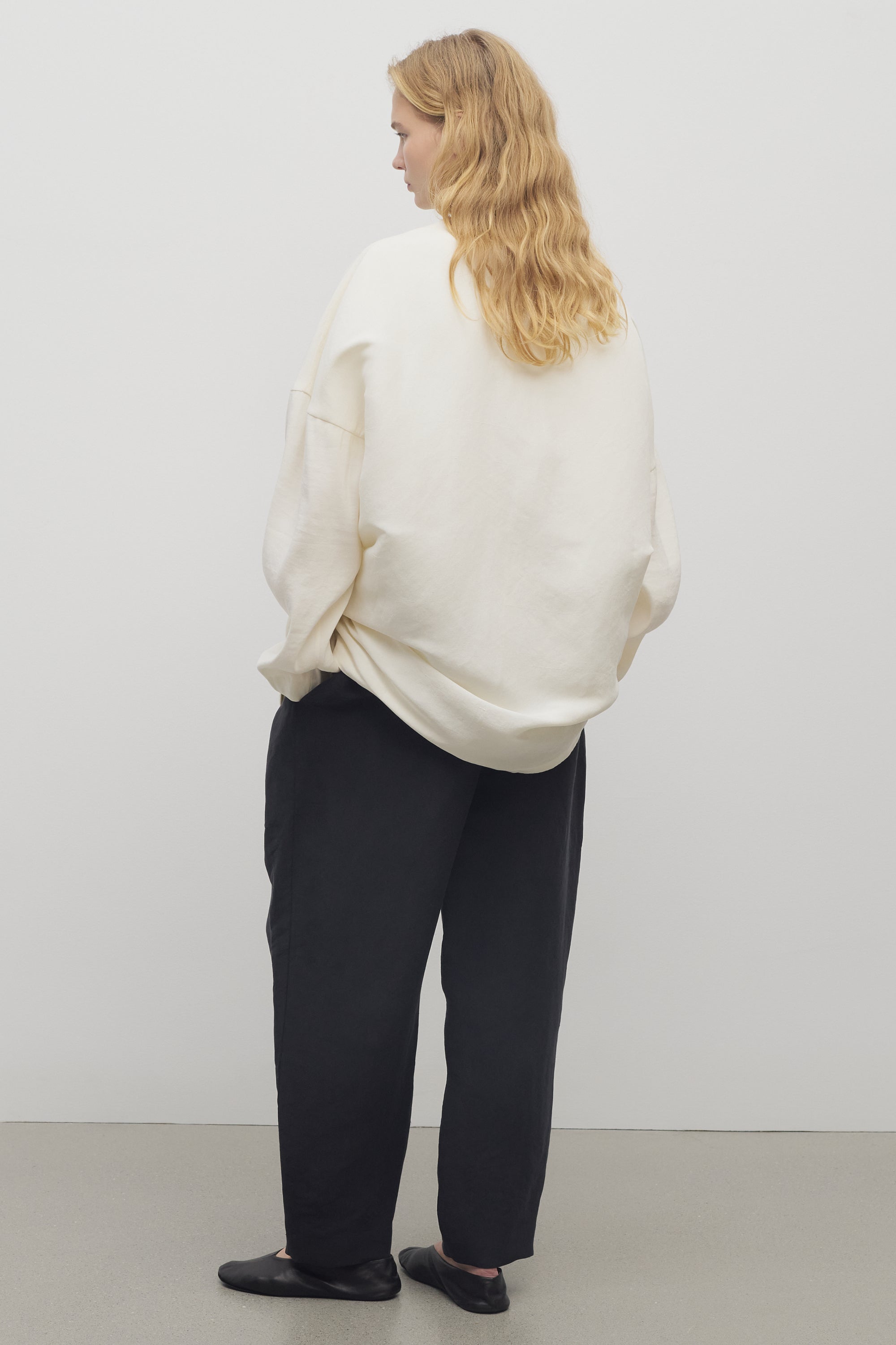 Dyri Pant Black in Silk – The Row