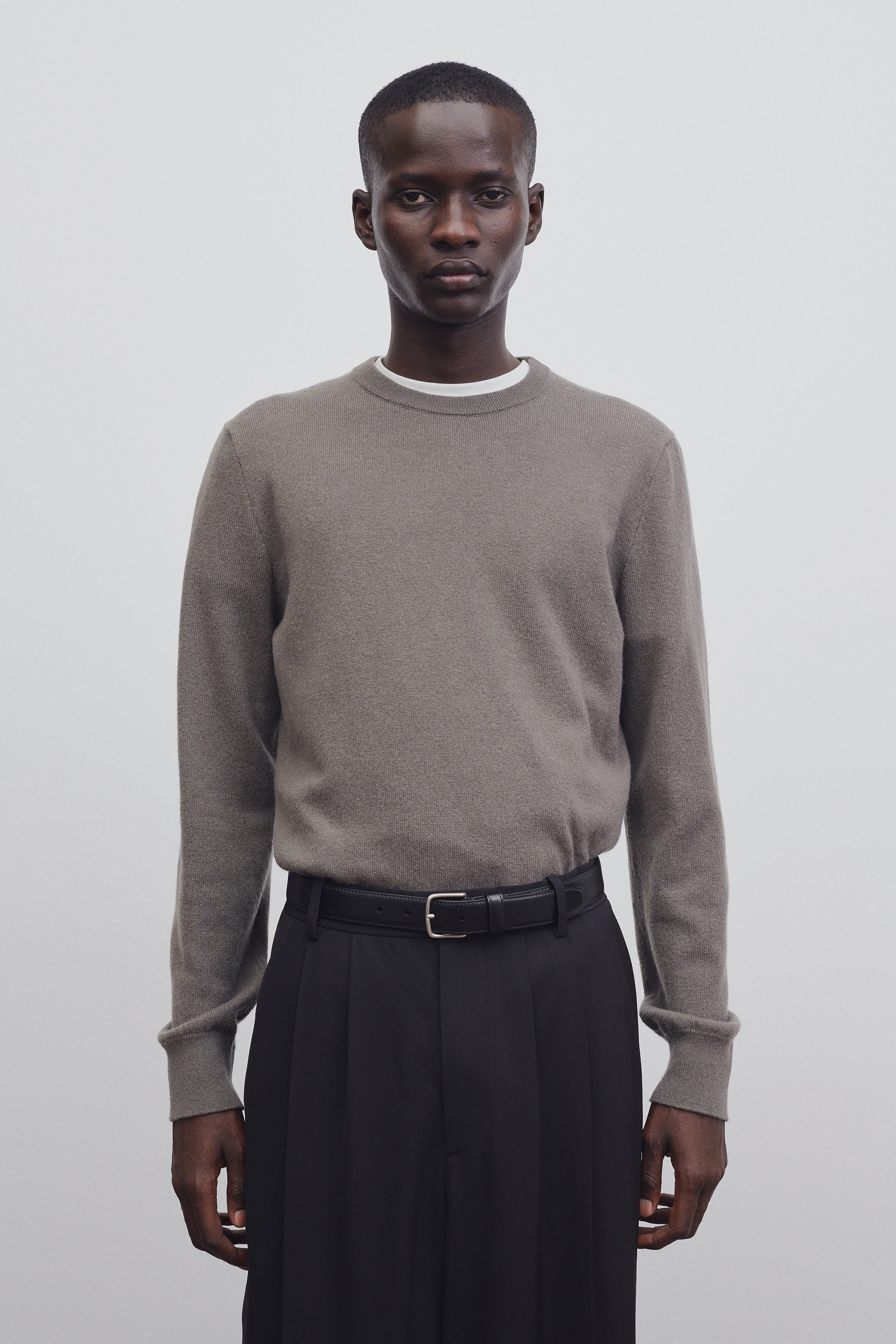 Benji Sweater Green in Cashmere – The Row